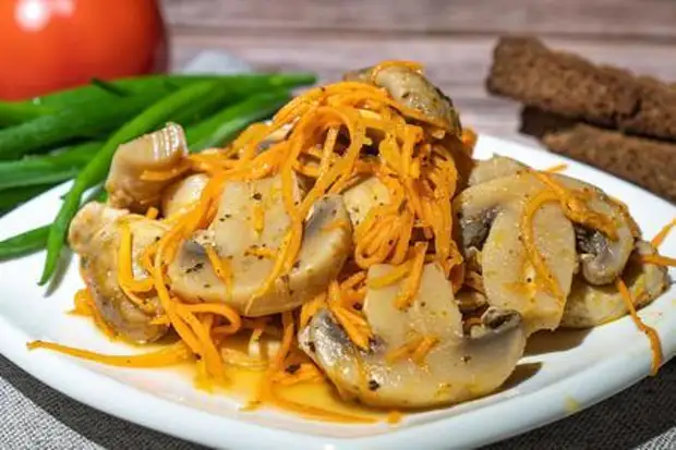 Salatin Koriya tare da champignons da karas: hoto mataki 9