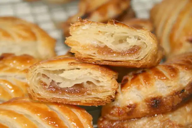 Kumaha puff pastries dipahat sareng dipanggang: kelas master