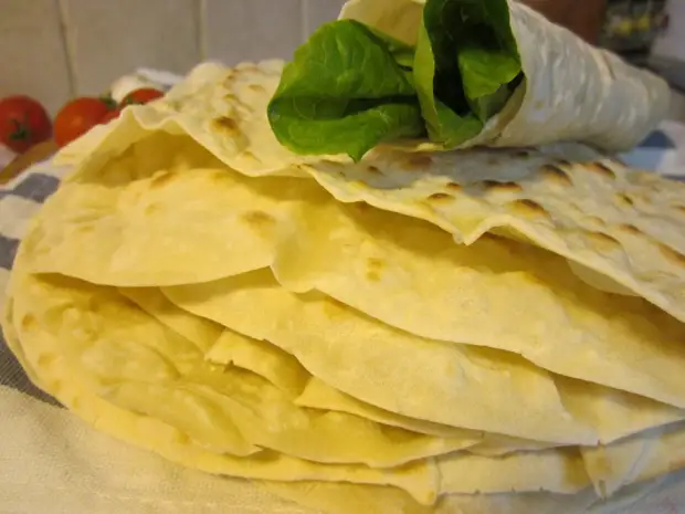 Cara memasak lavash Armenia dengan tangan Anda sendiri