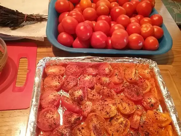 Tomato yang dijemur, panjang, tetapi lazat ...