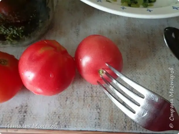 Želim podijeliti sa stanovnicima SM recept za berbu povrća. Po ovom receptu radim marinade skoro 30 godina. Možete posebno konzervirati krastavce, rajčice, a možete i sortirano povrće (rajčice + krastavci, rajčice + krastavci + lubenice, rajčice + krastavci + lubenice + kupus). fotografija 11