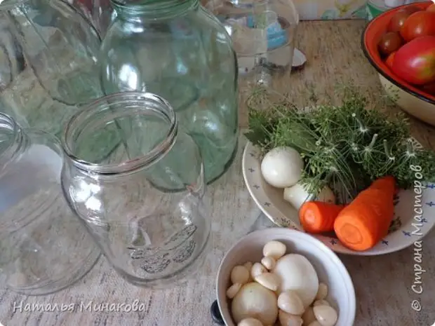 Želim podijeliti sa stanovnicima SM recept za berbu povrća. Po ovom receptu radim marinade skoro 30 godina. Možete posebno konzervirati krastavce, rajčice, a možete i sortirano povrće (rajčice + krastavci, rajčice + krastavci + lubenice, rajčice + krastavci + lubenice + kupus). fotografija 3