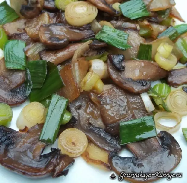 格魯吉亞風味蘑菇配青蒜 (4)