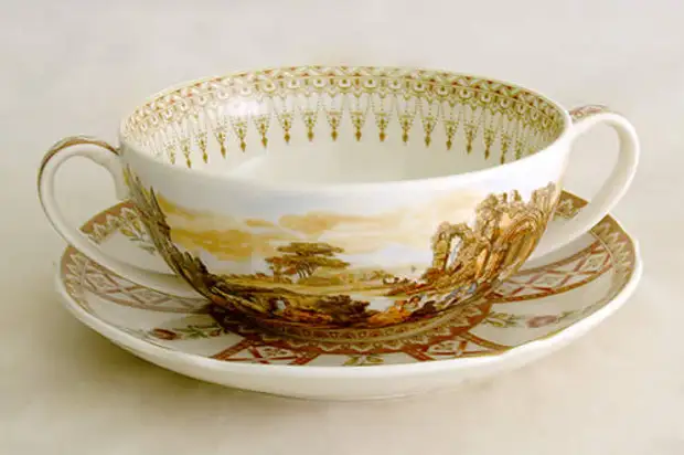 Broth, or soup cup (tureen)