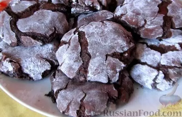 Cookies delicados com gotas de chocolate sem farinha