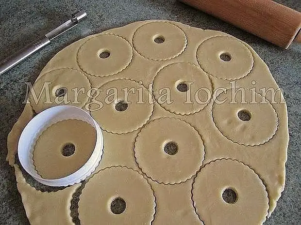 Pískové kroužky s ořechy