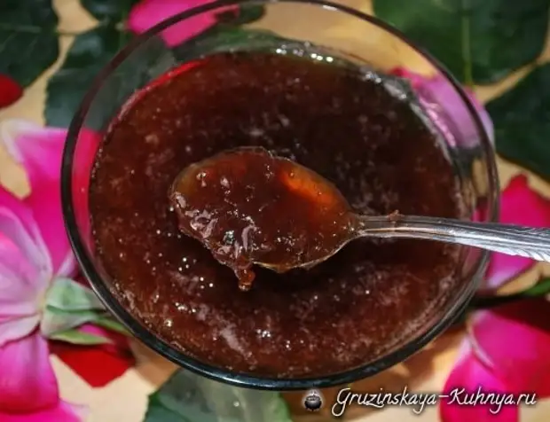 Tea rose jam. Georgian na recipe