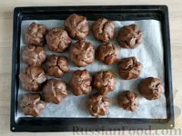 Снимка за приготвяне на рецептата: Шоколадови профитроли със сметана