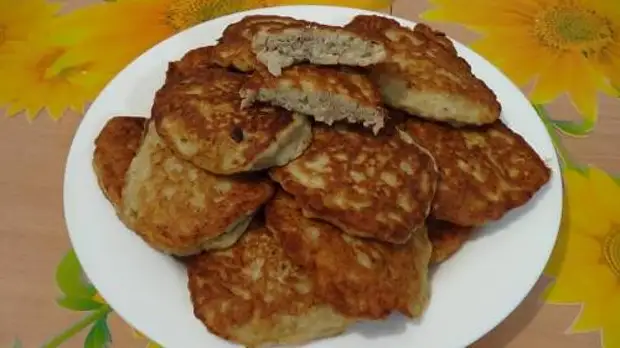 Belyashi malas pada kefir dengan daging cincang