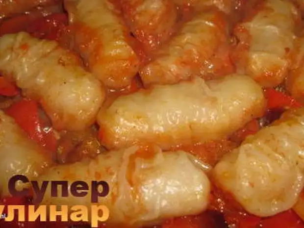 Накрыць вечкам і рыхтаваць піражкі з мясам 20-25 хвілін на павольным агні.