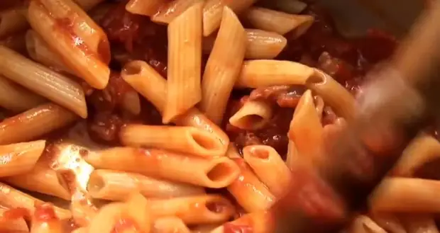 memasak pasta