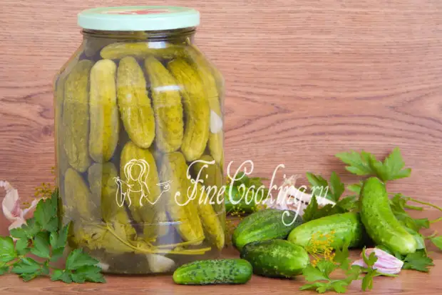 ਨਿਰਜੀਵ ਬਿਨਾ ਸਰਦੀ ਲਈ Pickled cucumbers