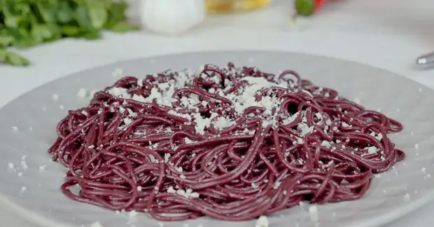 Espageti nan sòs diven