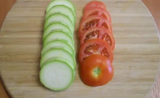 calabacín e tomate picados