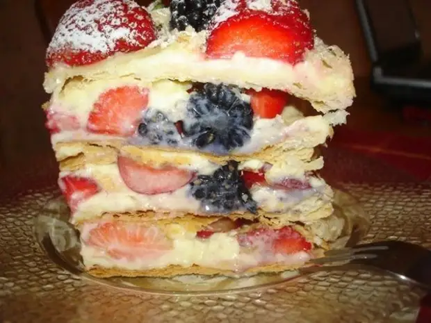 Millepheuille puff pastry pẹlu alabapade berries ni 30 iṣẹju