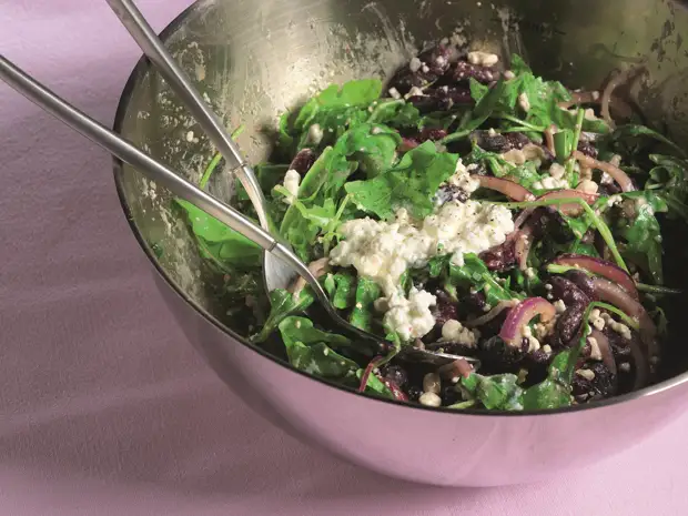 Red bean salad na may curd cheese