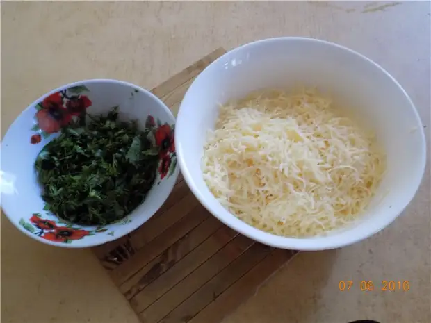 Verduras debajo de la carne.