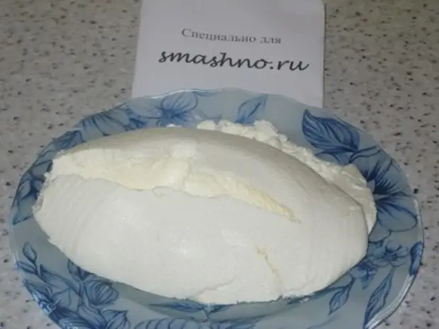 Mascarpone chiiz tọrọ n'elu efere