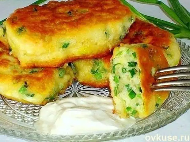 Los pasteles de panqueques más perezosos con huevo y cebollas verdes en 10 minutos 326449_1