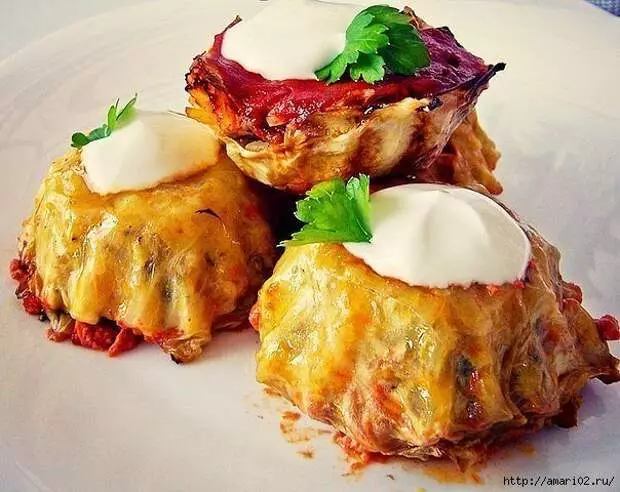 Stuffed cabbage yob nyob rau hauv ib tug tshiab style, ci nyob rau hauv muffin tins