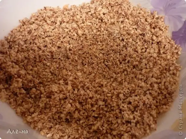 Hasselnötskaka på 5 minuter i mikron utan mjöl och smör