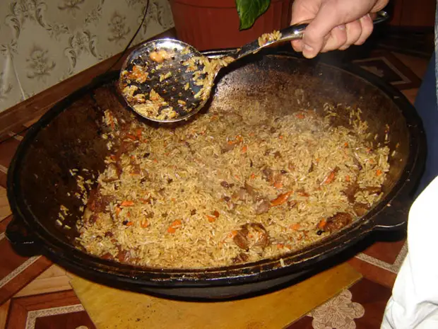 Como cociñar pilaf uzbeco (Fergana).
