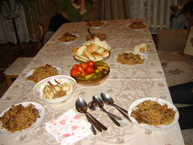 Cara memasak pilaf Uzbek (Fergana) asli