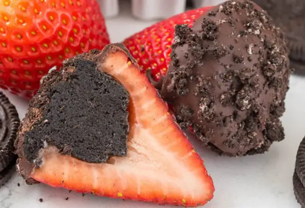 Strawberry truffles na kuki kuki Oreo, nri, strawberry, DIY