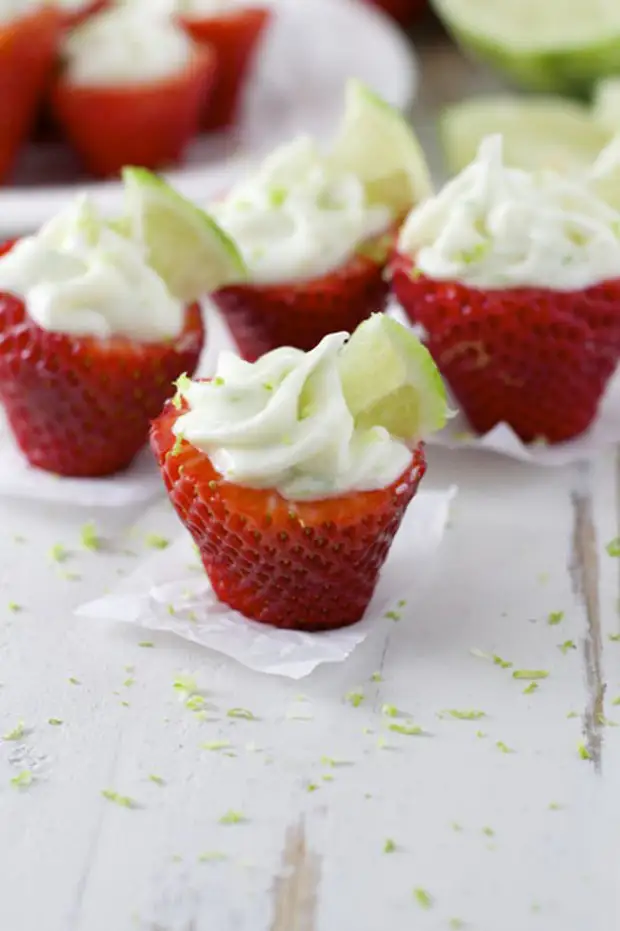 Strawberries juru eju - Desserts 10 ị nweghị ike ịla azụ