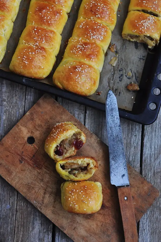 Torta com repolho, cranberries e cogumelos