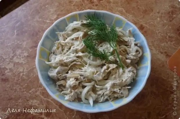 Ang aking signature salad. Wala pang bisitang dumarating sa akin na hindi nagustuhan. At walang kahit isang holiday pagkatapos kung saan siya ay mananatili sa ikalawang araw))) Ipinanganak sa matinding paghihirap, hindi sinasadya at pinagtibay noong