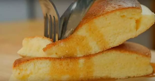 Golden, tall, porous: this is how real pancakes should be ...