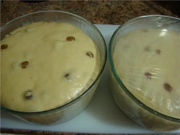 Kulich dengan Myasoedovskaya di dalam oven: kelas master. Saya memanggang selama tujuh tahun berturut-turut!