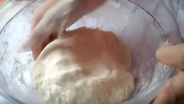 Brot mit Knoblauch und Käse in einem Slow Cooker