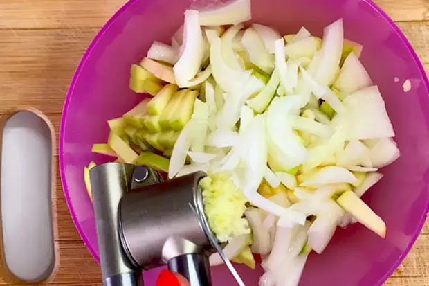 Salatin Sauerkraut: hoto mataki 3