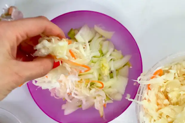 Salatin Sauerkraut: hoto mataki 4