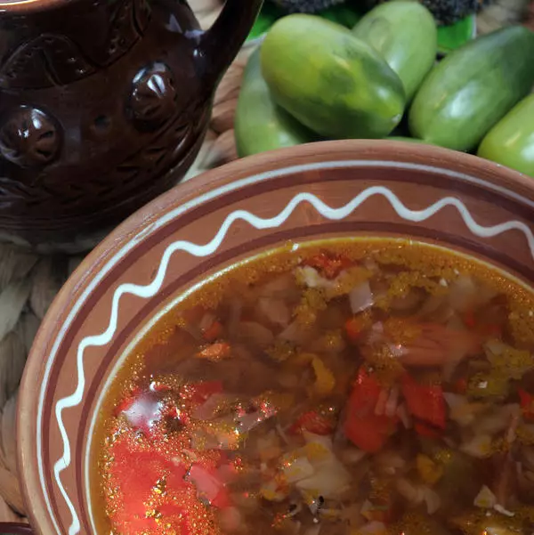 Borscht ជាមួយប៉េងប៉ោះបៃតង