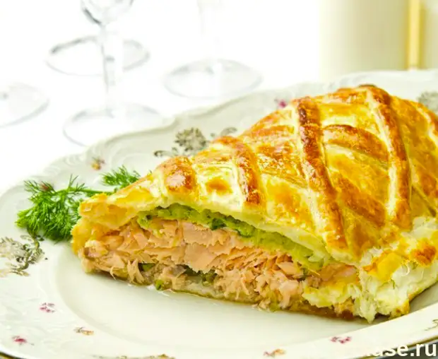 Salmon dipanggang dina puff pastry ti Tatiana Tarasova