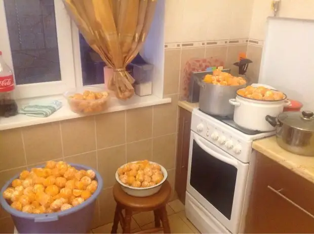 Gukora ukwezi kuva muri tangerine