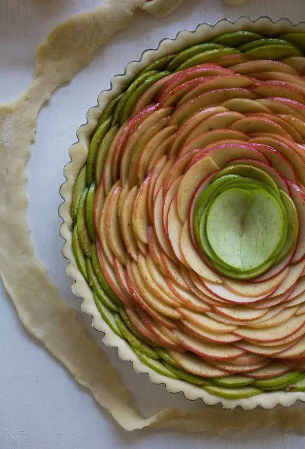 Veja como colocar maçãs em tortas!