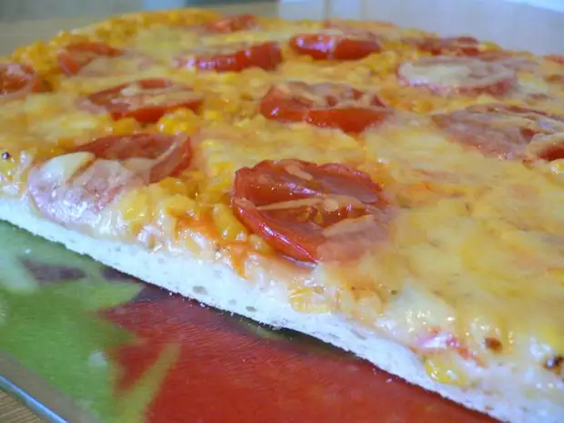 Vynikající těsto na pizzu (oblíbený italský recept) + tuny polevy!