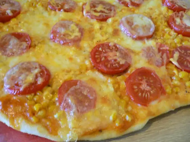 Vynikající těsto na pizzu (oblíbený italský recept) + tuny polevy!