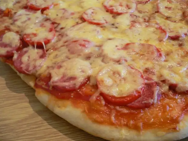 Uitstekende pizza deeg (gunsteling Italiaanse resep) + tonne toppe!