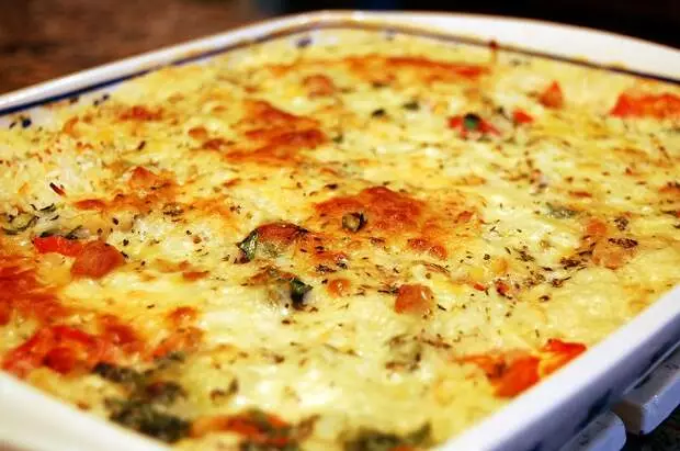 Тахианы мах, спагетти, мөөгөөр хийсэн амттай Casserole. Өнөө оройн хоолонд би юу хийх вэ!