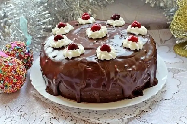 Ikhekhe le-chiffon sponge kunye ne-cherry