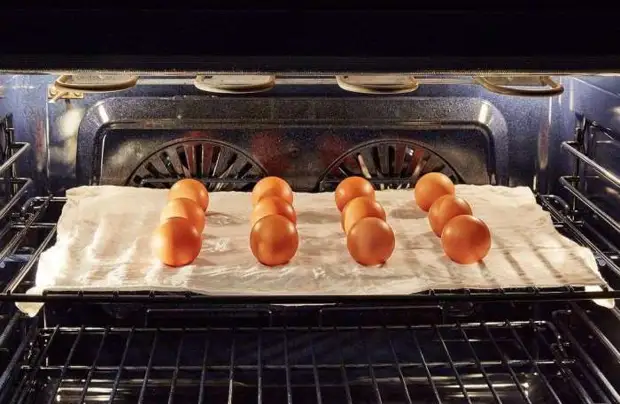 Kook eieren in de oven. \ Foto: cleangotemizlik.com.