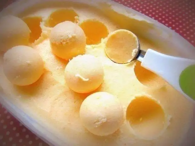 Ang usa ka yano nga tangerine nga resipe sa ice cream usa ka maayong ideya alang sa lamesa sa Bag-ong Tuig!