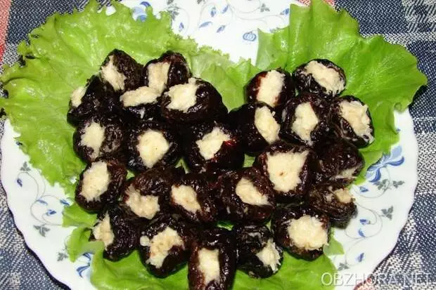 Cold appetizers with prunes