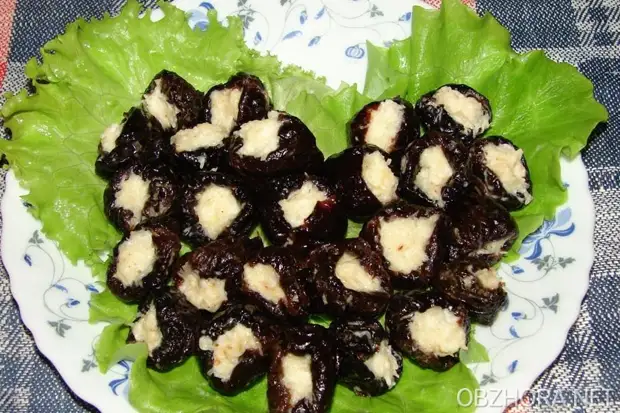 Prunes нь хүйтэн appetizers