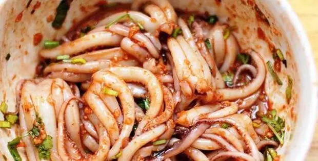 Sakhalin cuisine: fast and spicy oriental squid